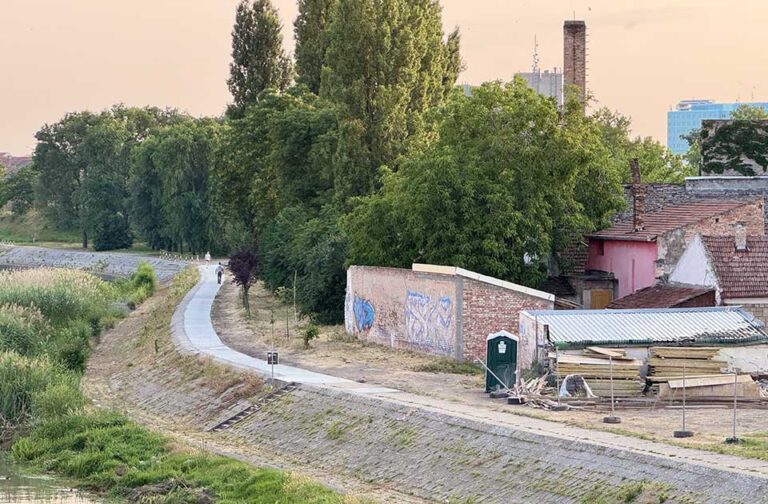 FOTO: Sećate li se uništene pešačke staze pored Begeja? Ovako sada izgleda